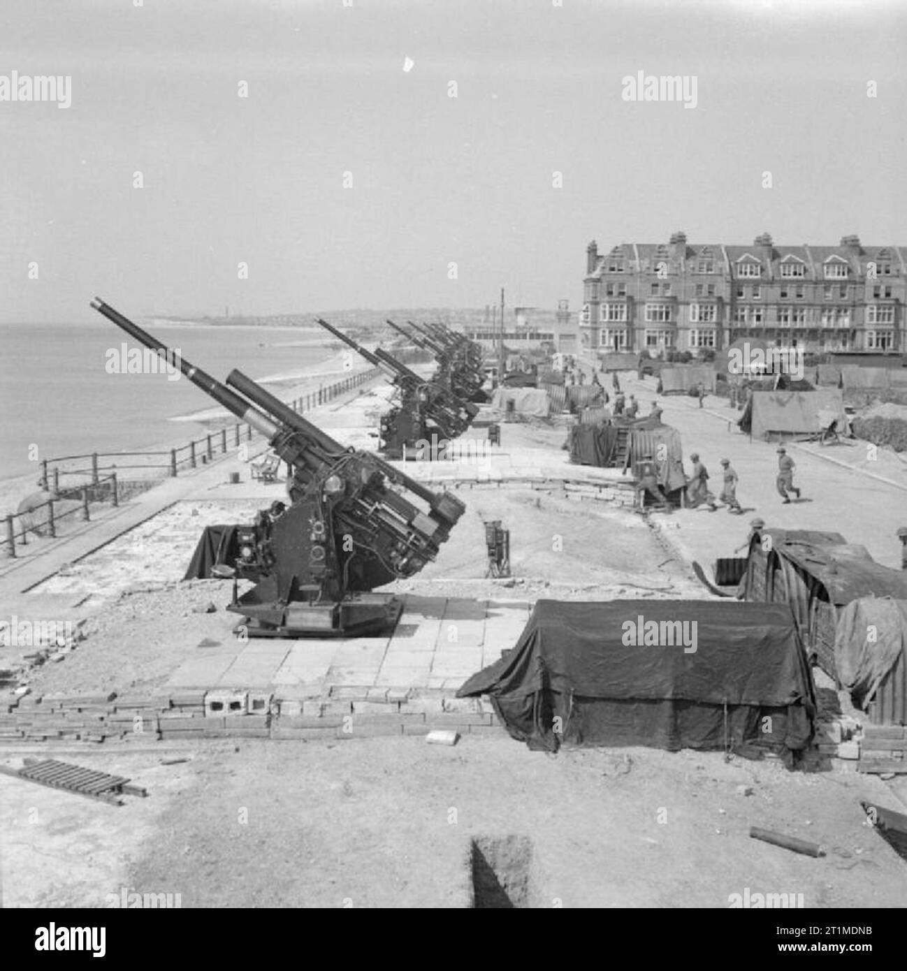 The British Army in the United Kingdom 1939-45 3.7-inch anti-aircraft ...