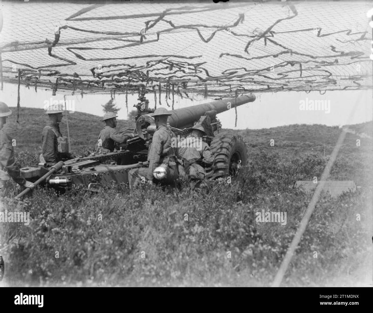 The British Army in the United Kingdom 1939-45 60-pdr field gun of 2nd ...
