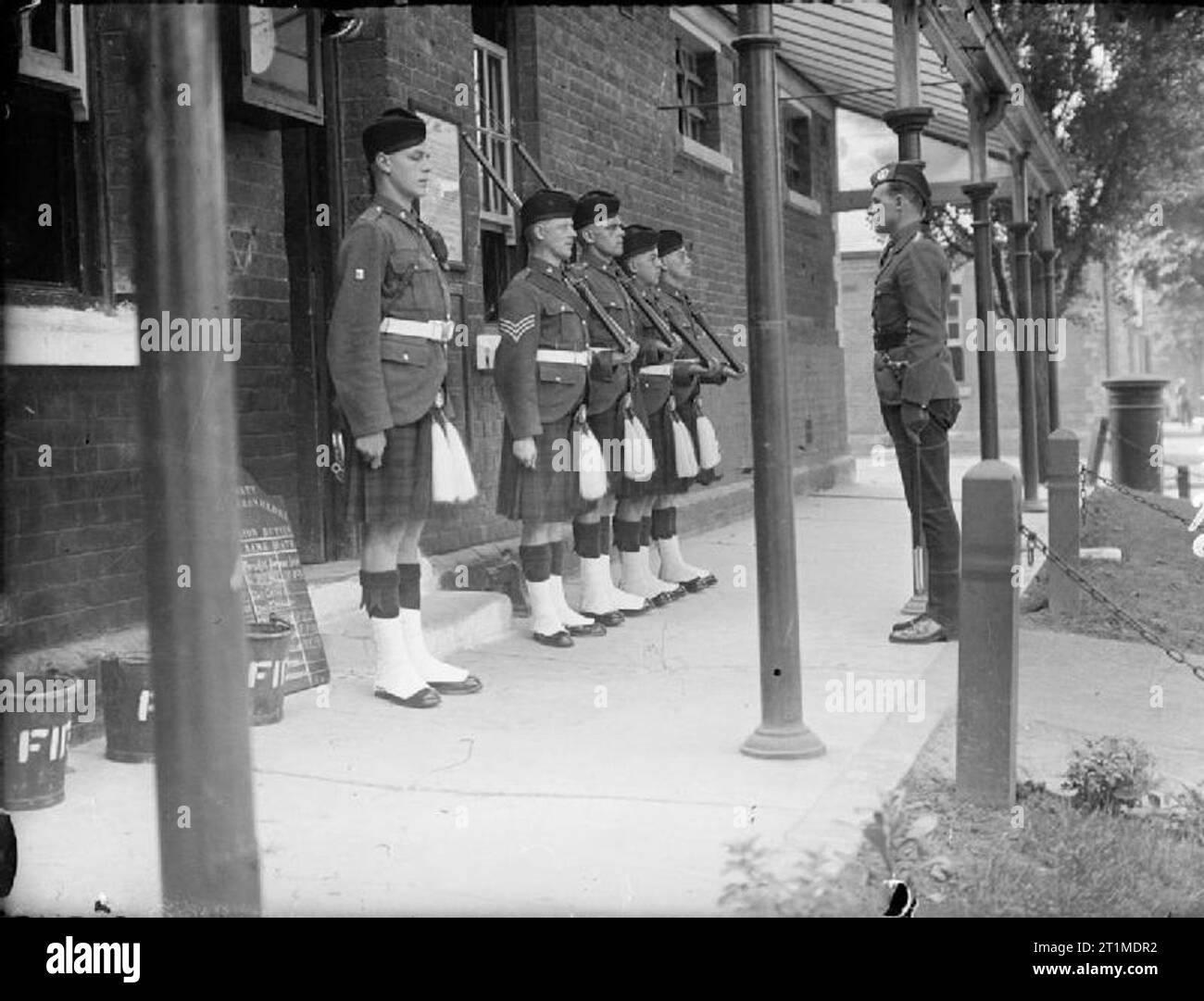 The British Army in the United Kingdom 1939-45 A guard of the Queen's ...