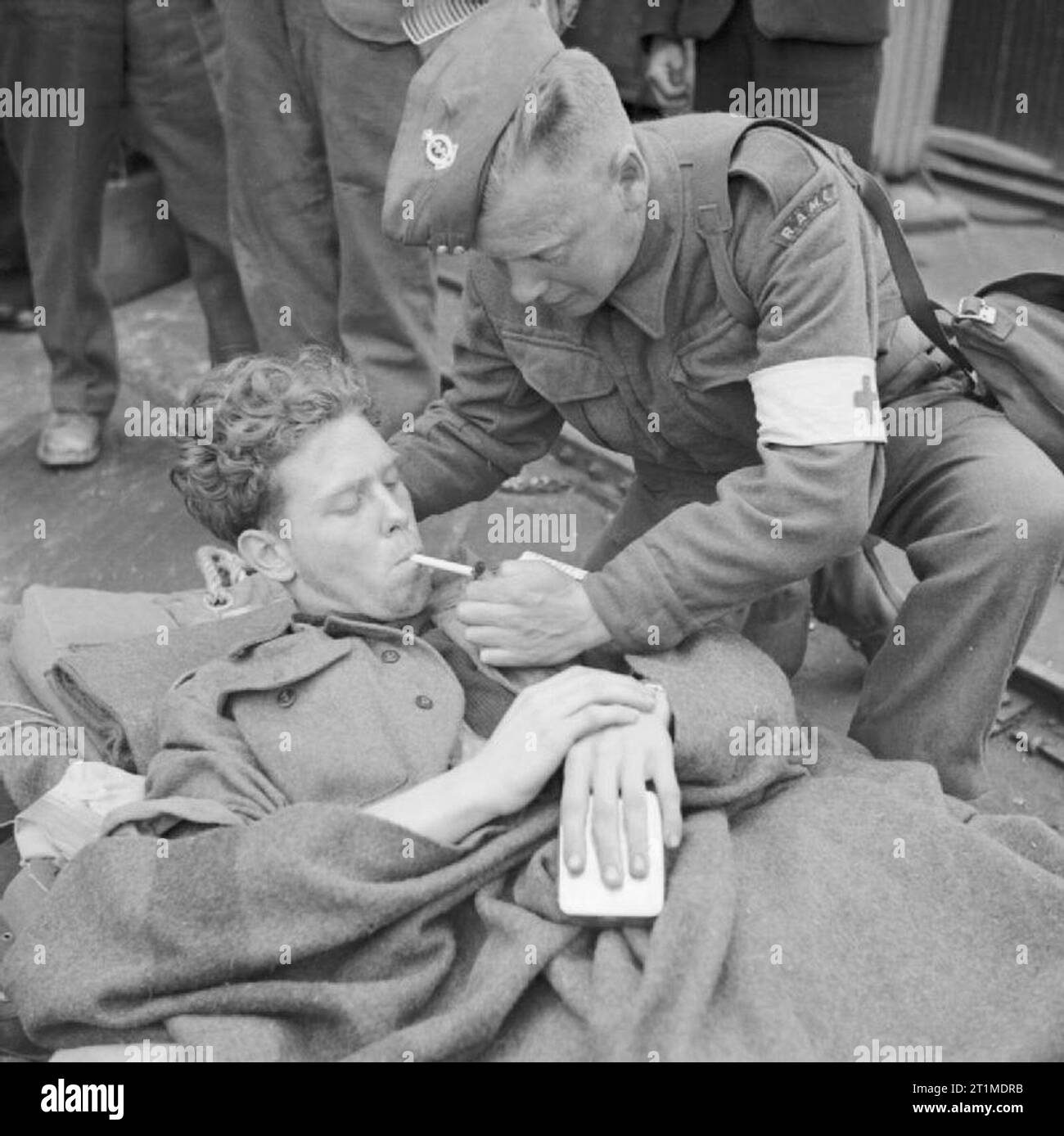 The British Army in the United Kingdom 1939-45 A wounded soldier ...