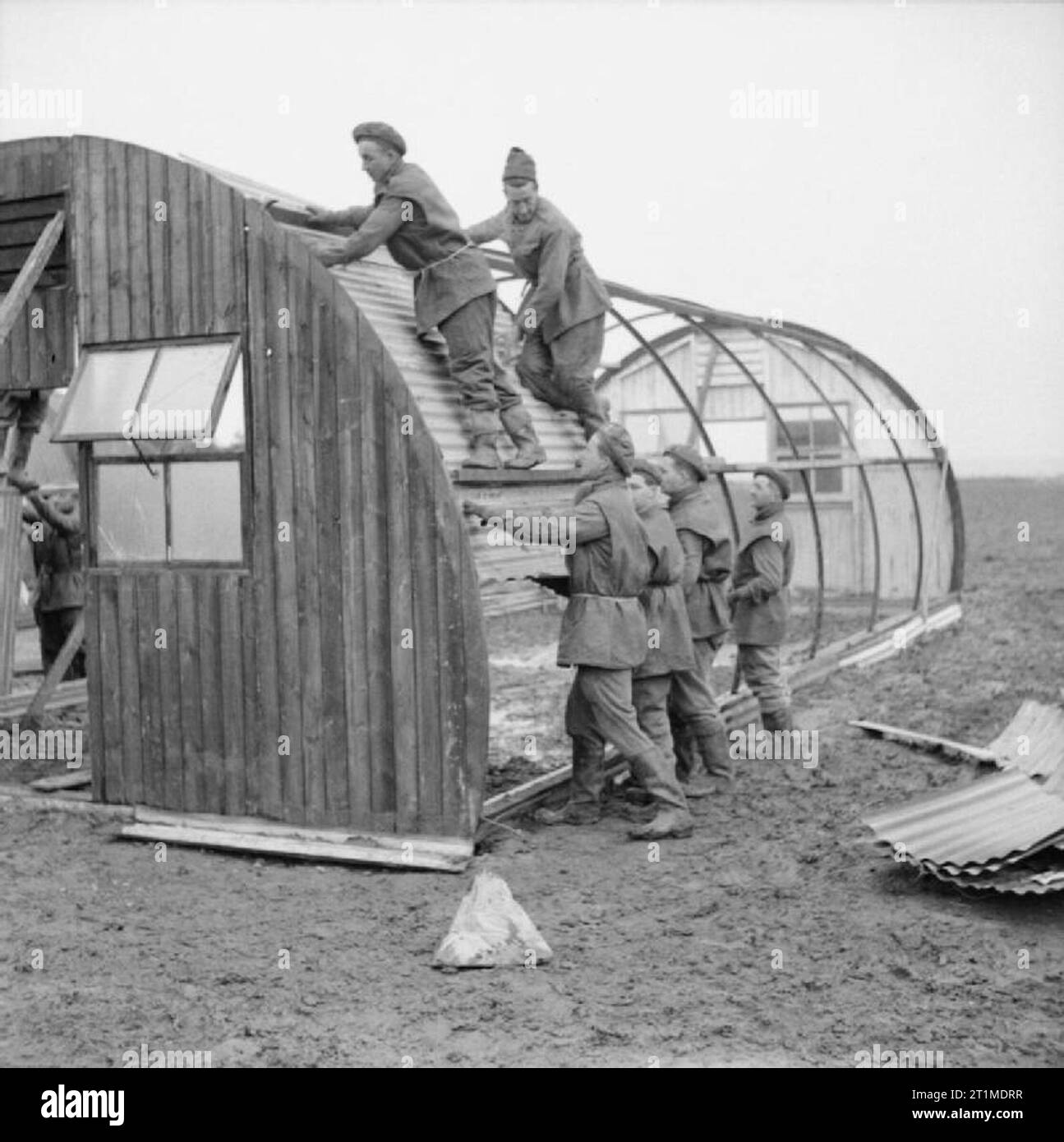 The British Army in the United Kingdom 1939-45 Nissen huts being ...