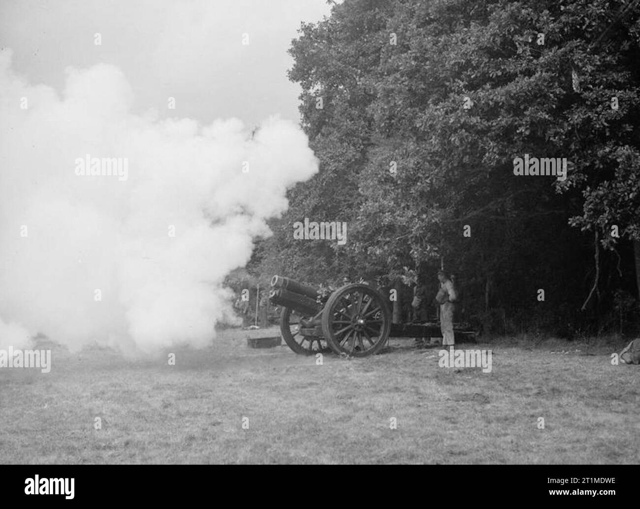 The British Army in the United Kingdom 1939-45 6 inch Howitzer during ...