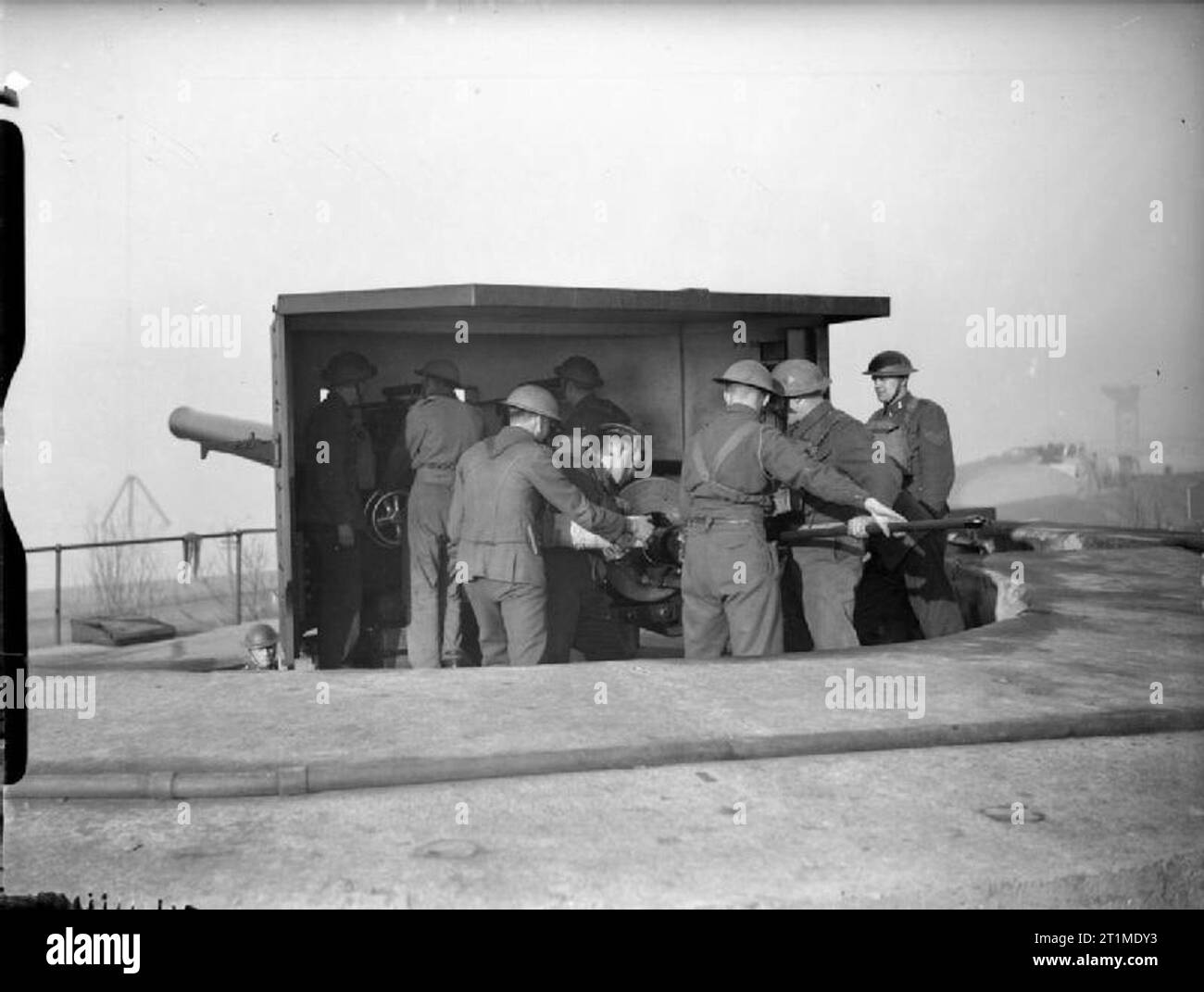 The British Army in the United Kingdom 1939-45 Royal Artillery gunners ...