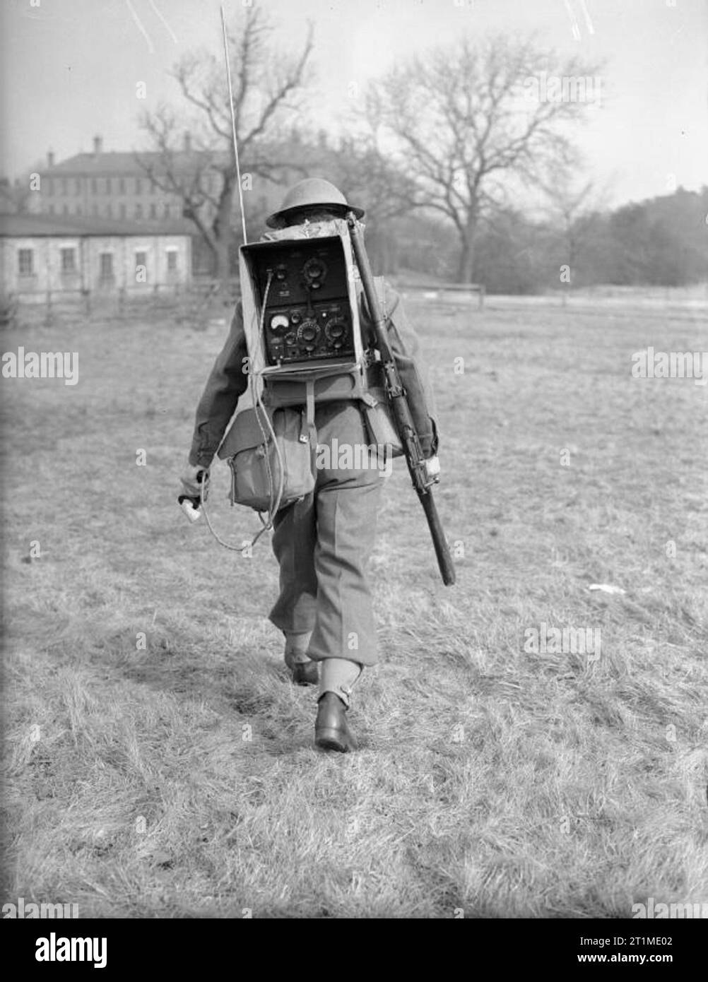 The British Army in the United Kingdom 1939-45 An infantryman carrying ...