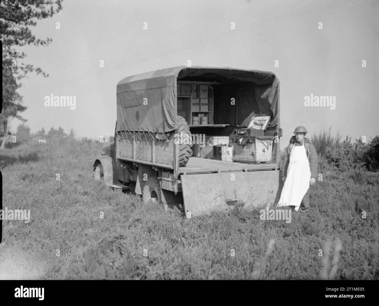 The British Army in the United Kingdom 1939-45 Bedford QL kitchen lorry ...