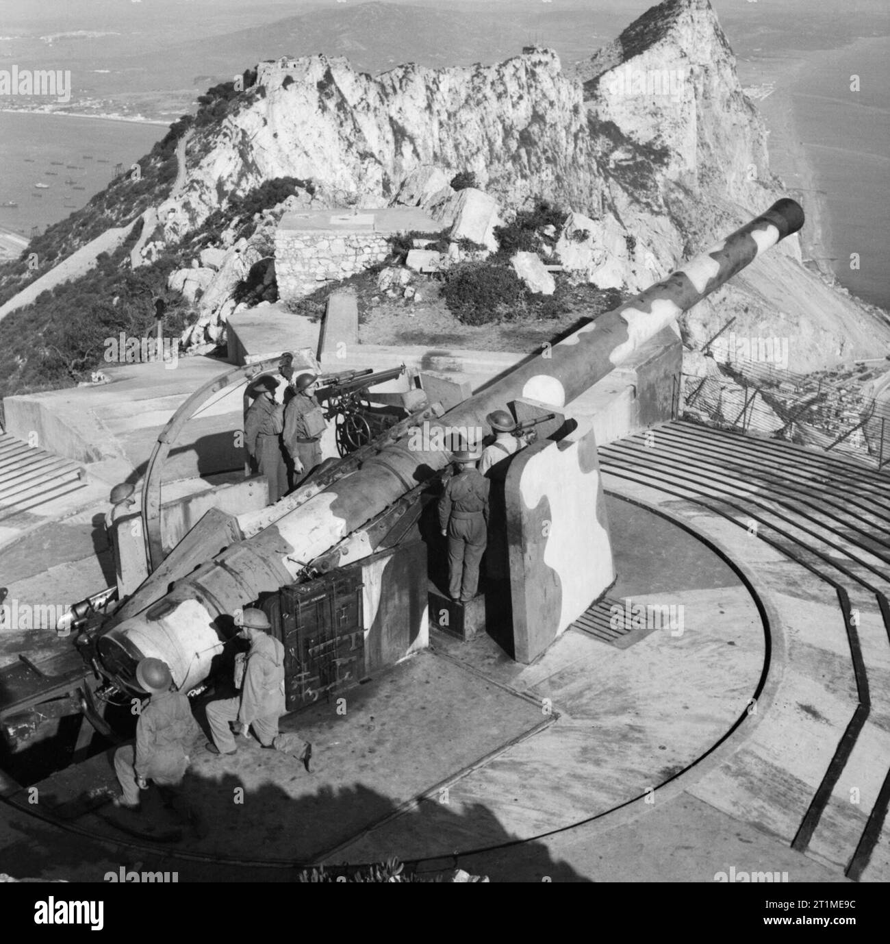 The British Army on Gibraltar 1942 A 9.2-inch coastal gun on the Rock ...