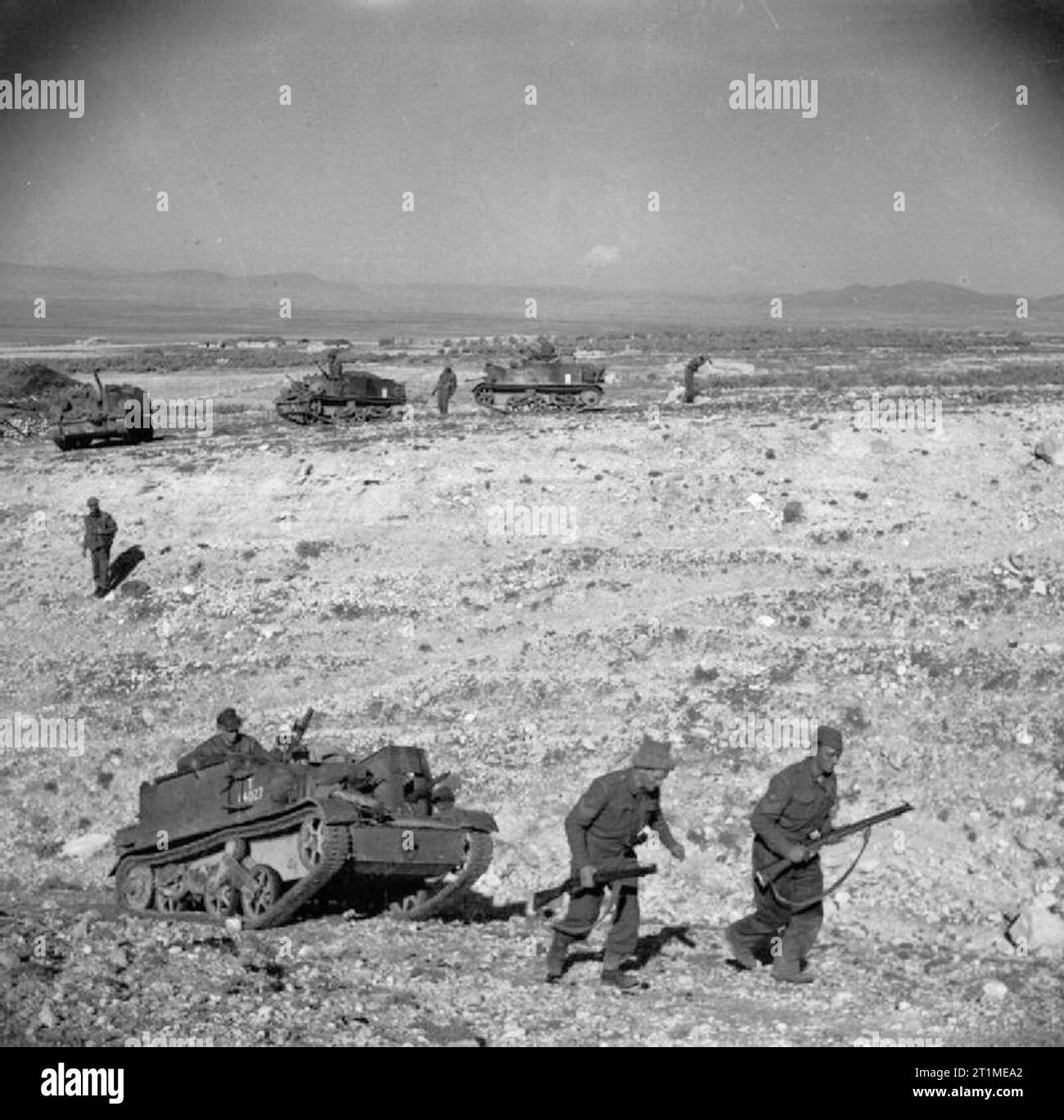 The British Army in Tunisia 1943 Infantry and carriers of the Grenadier ...