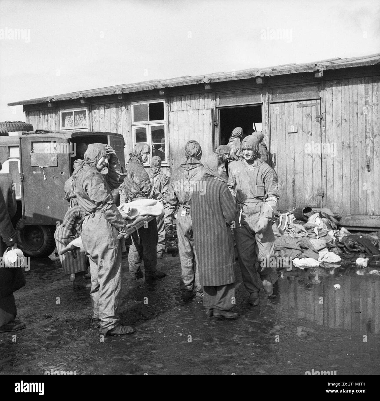 Inmates bergen belsen concentration hi-res stock photography and images ...