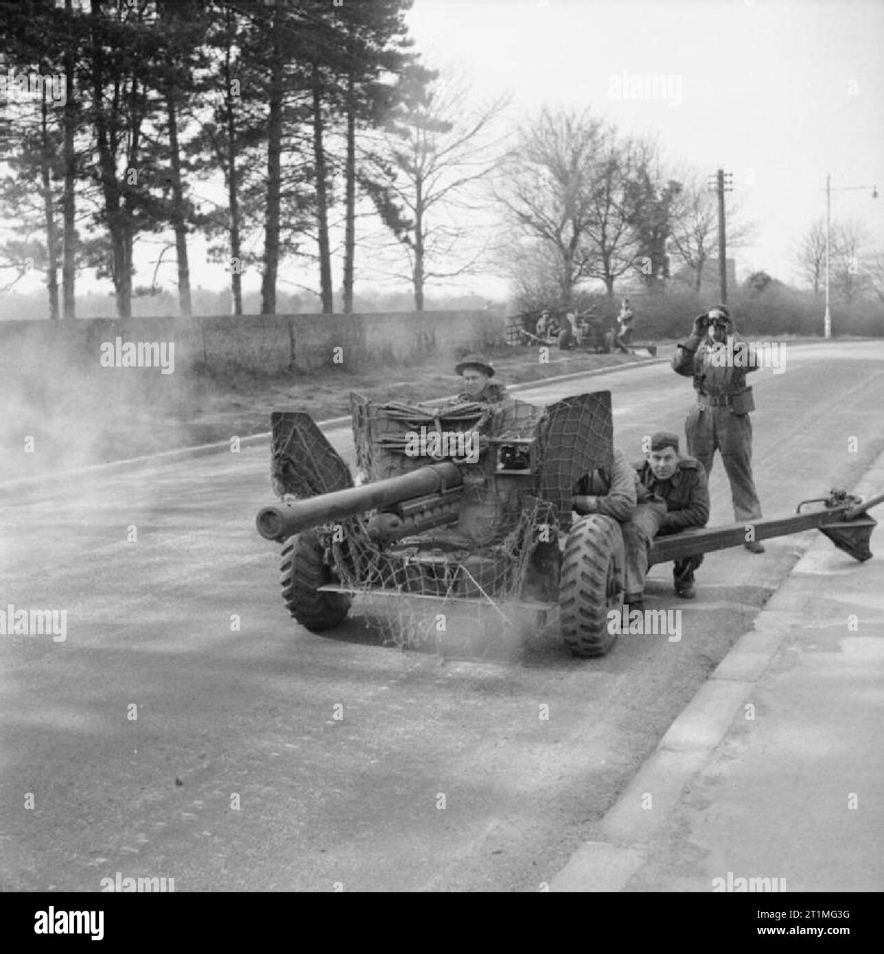 Canadian Forces in the United Kingdom 1939-45 Canadian troops man a 6 ...