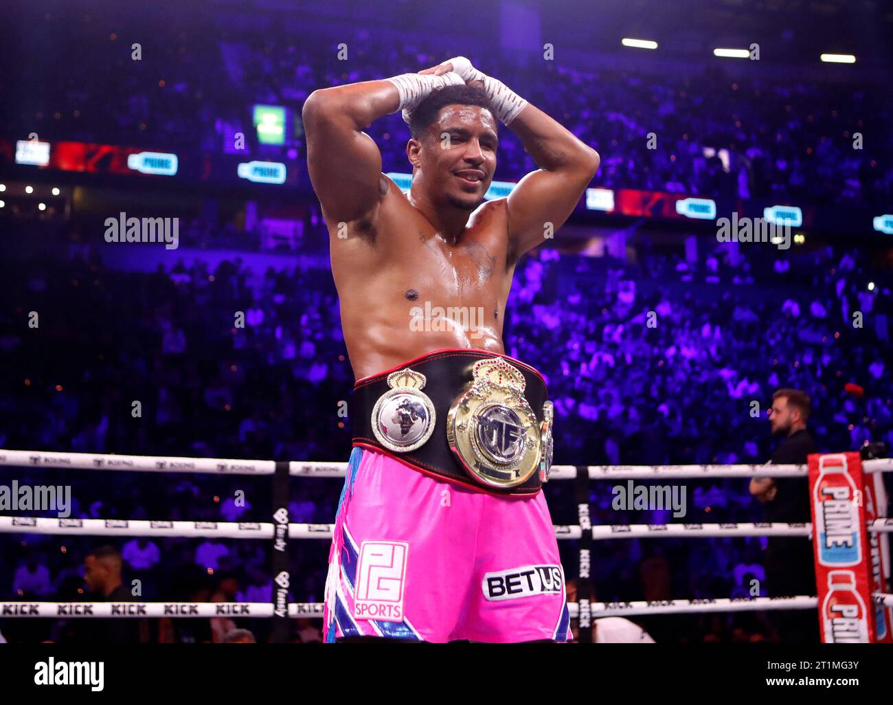 Anthony Taylor celebrates beating King Kenny in their Heavyweight bout ...