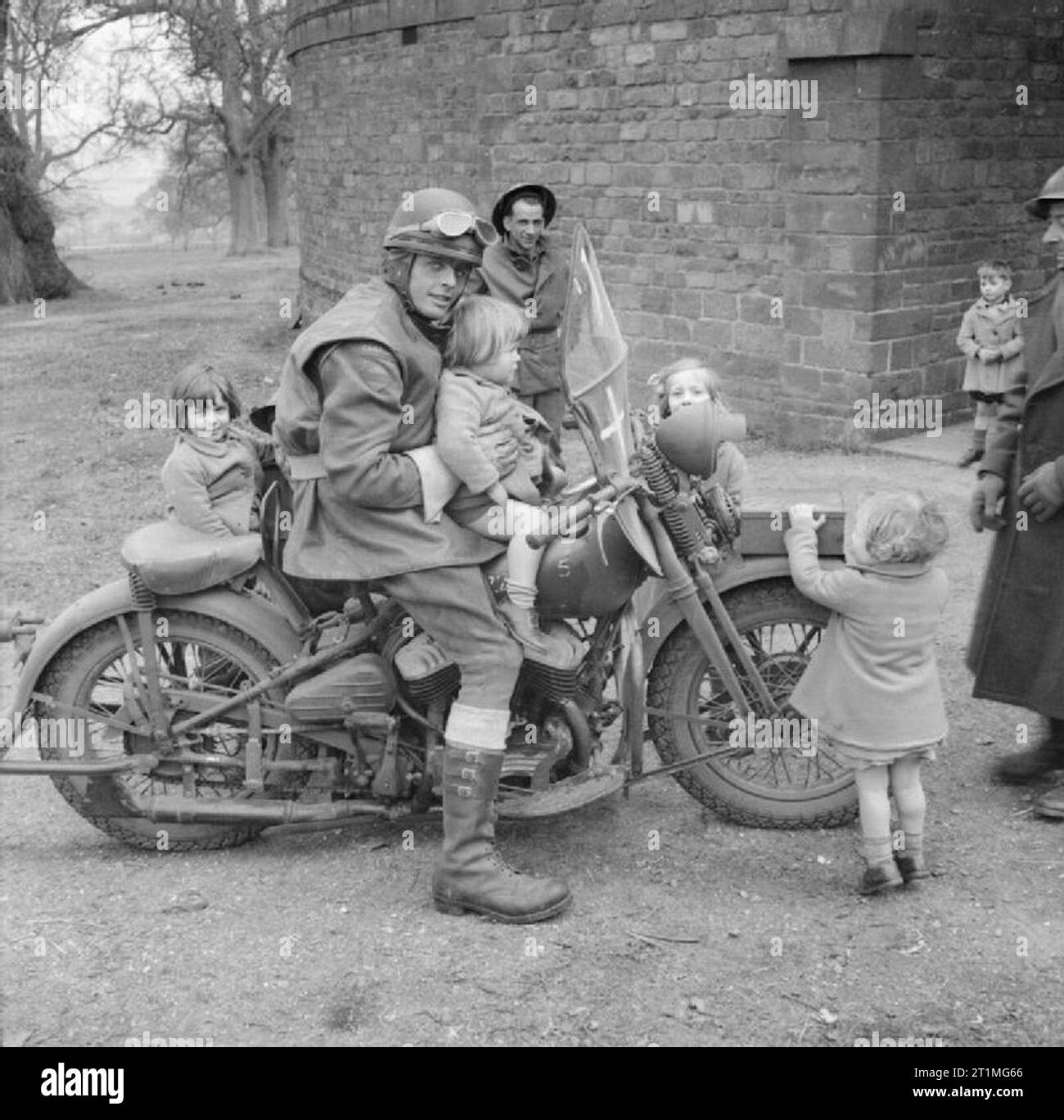 Canadian Forces in the United Kingdom 1939-45 Canadian motorcycle ...