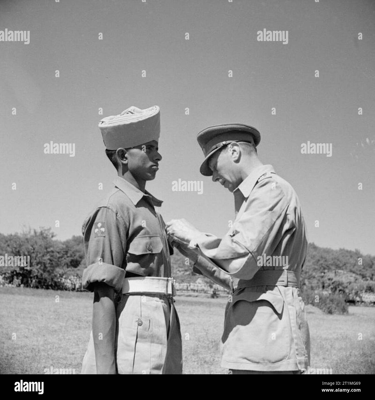Victoria Cross Winners King George VI pinning the Victoria Cross on ...