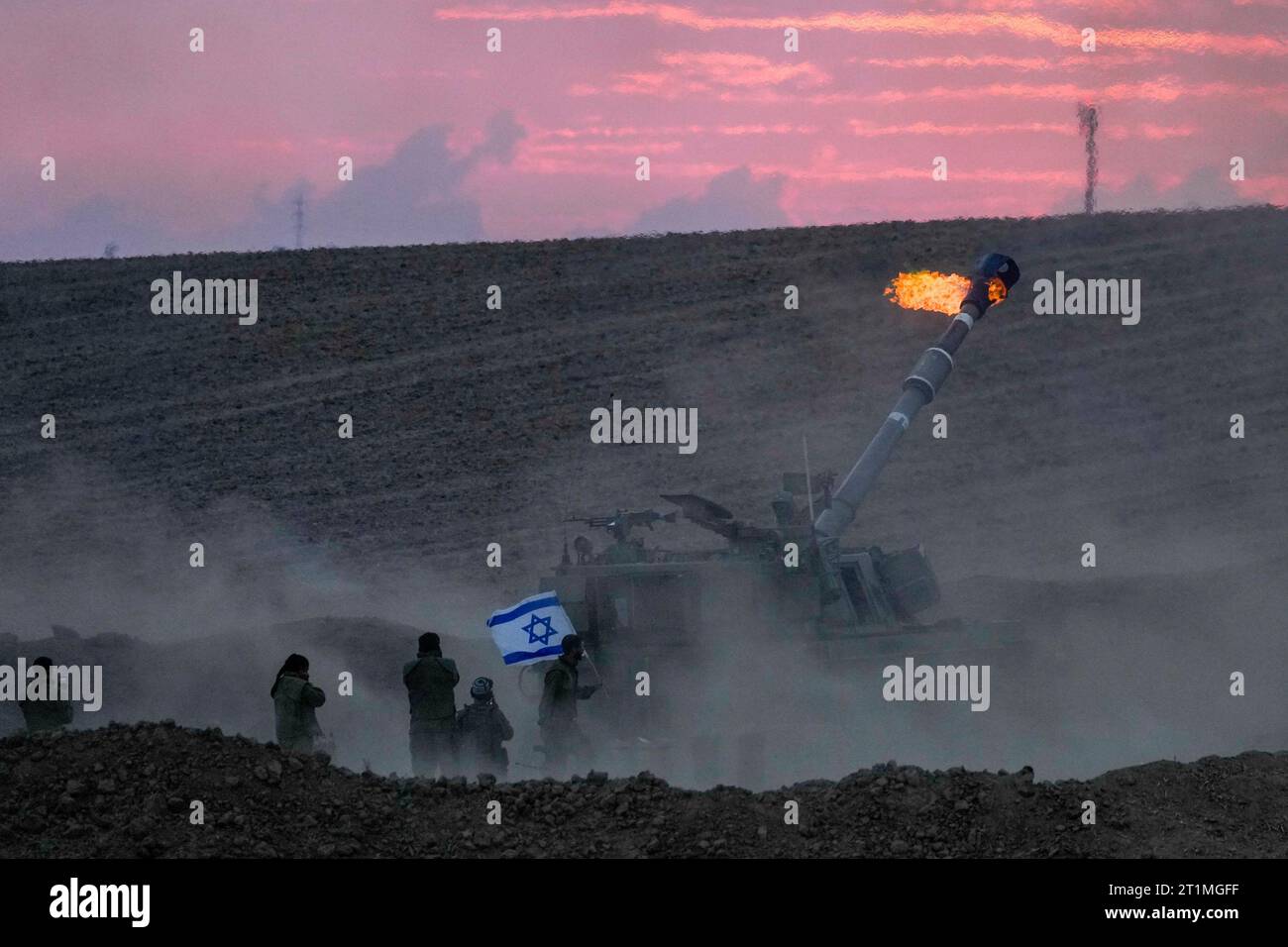 An Israeli mobile artillery unit fires a shell from southern Israel ...