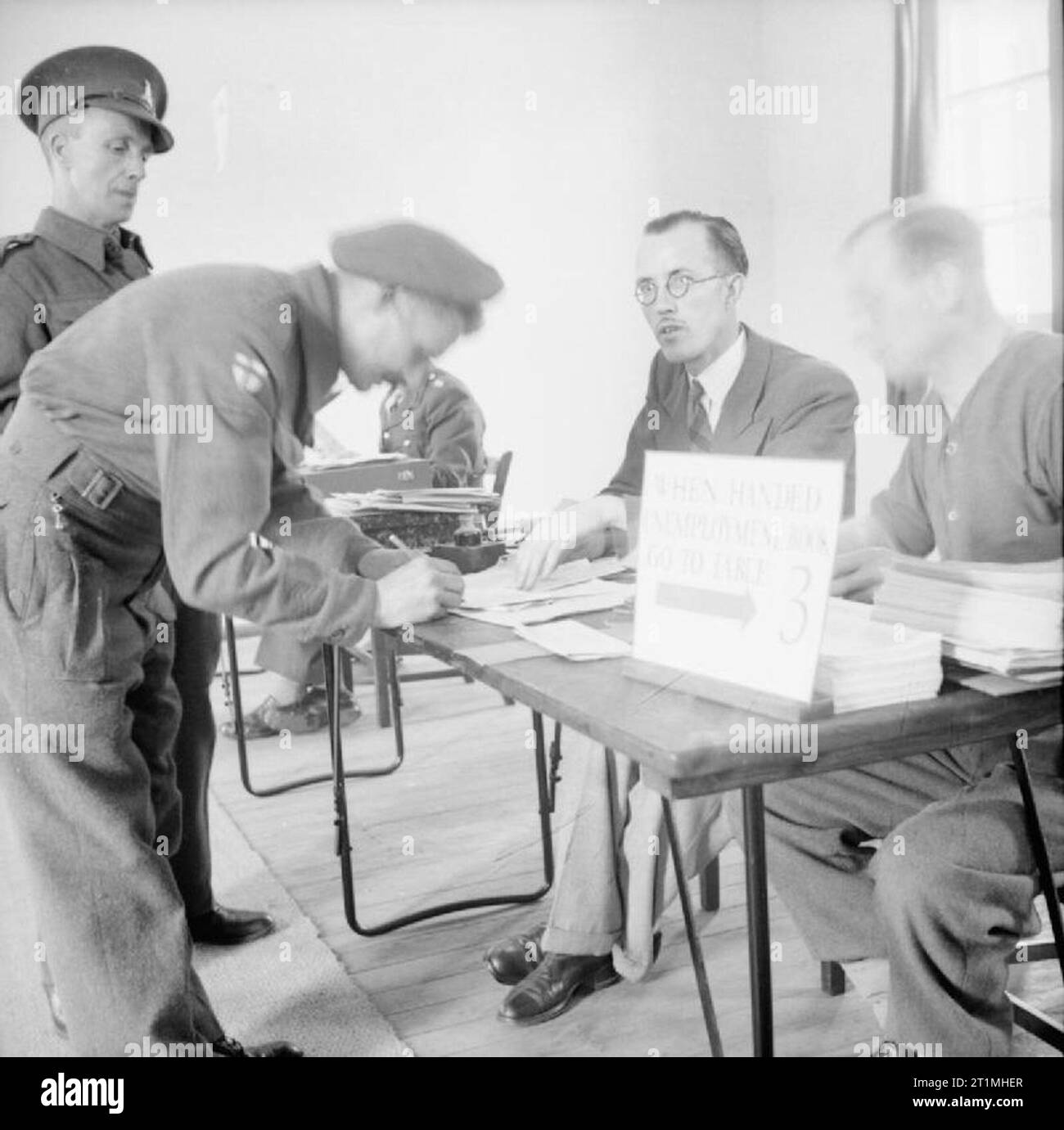 Demobilisation of the British Army At the Army Demobilisation Centre in ...