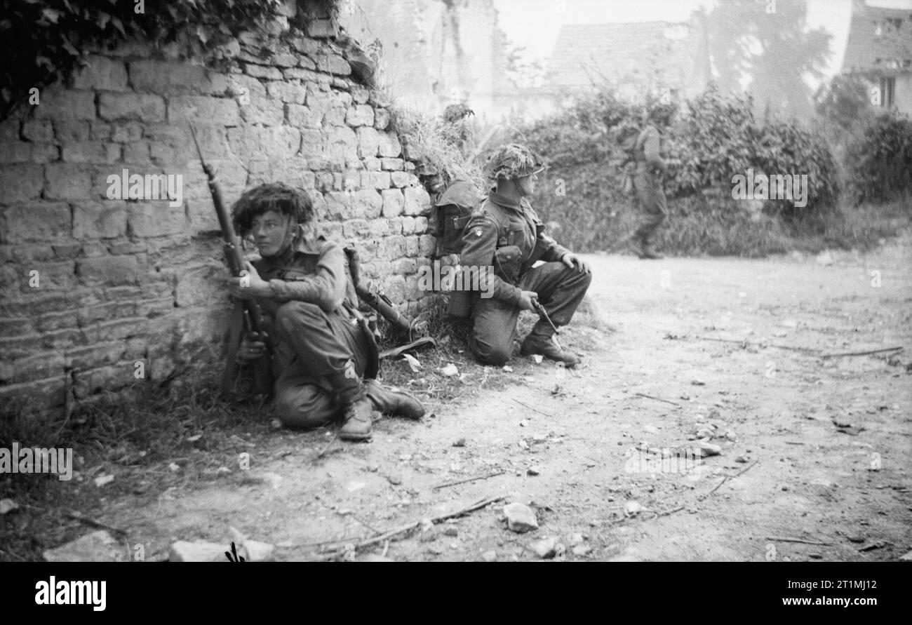 Men of 12 Platoon, 'B' Company, 6th Royal Scots Fusiliers take cover in ...