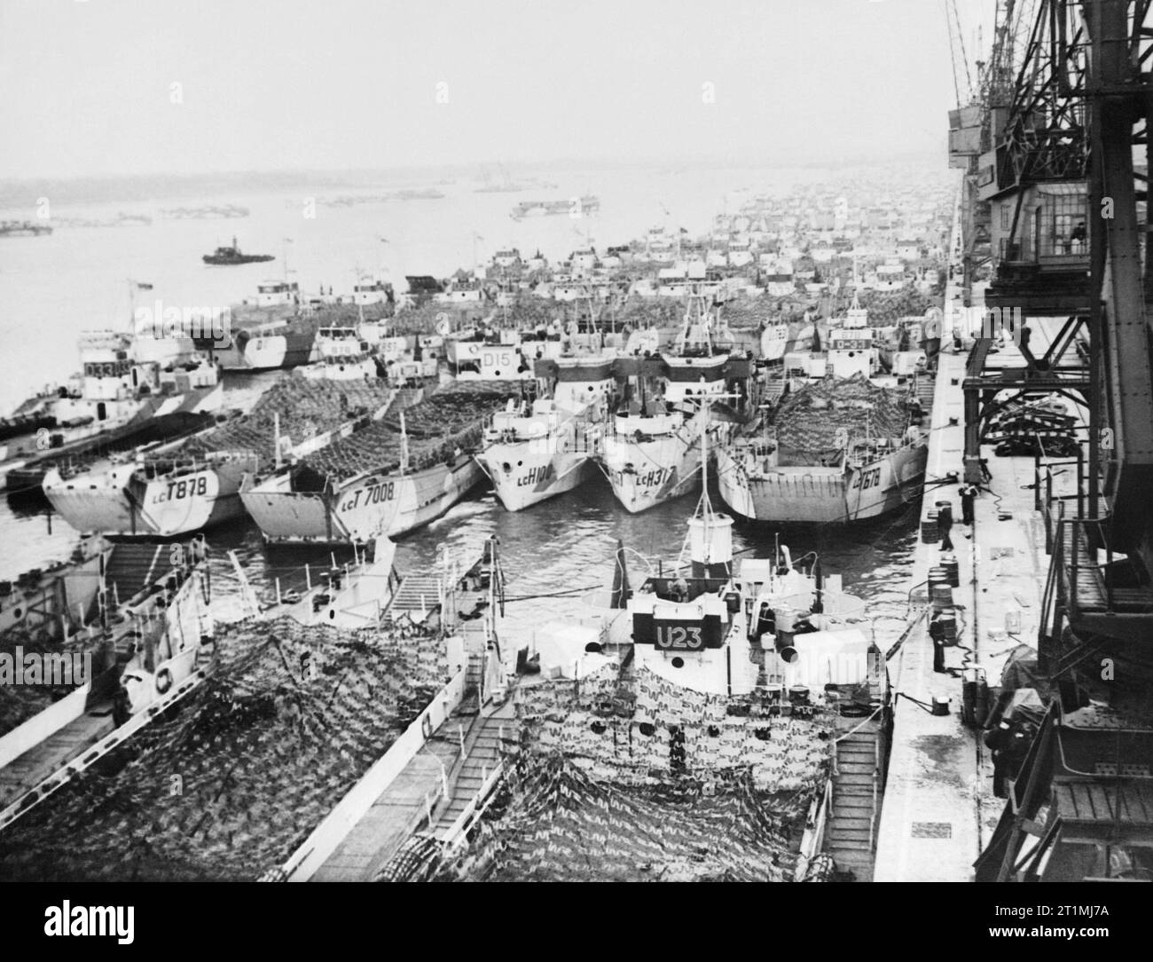 Ww2 1944 allied landing craft hi-res stock photography and images - Alamy