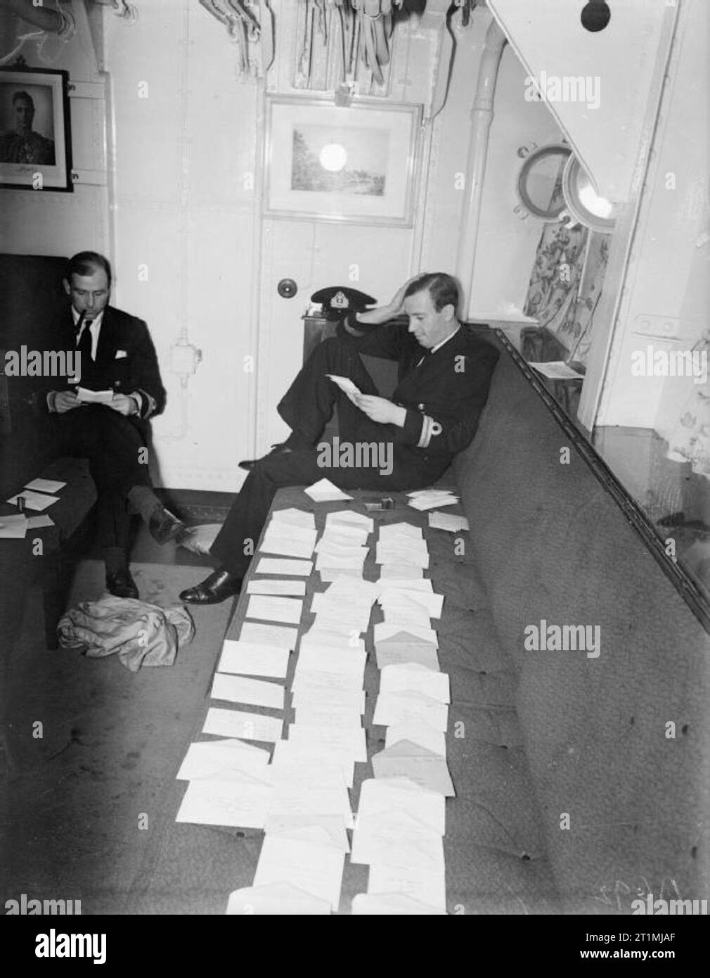 Officers wardroom hi-res stock photography and images - Alamy