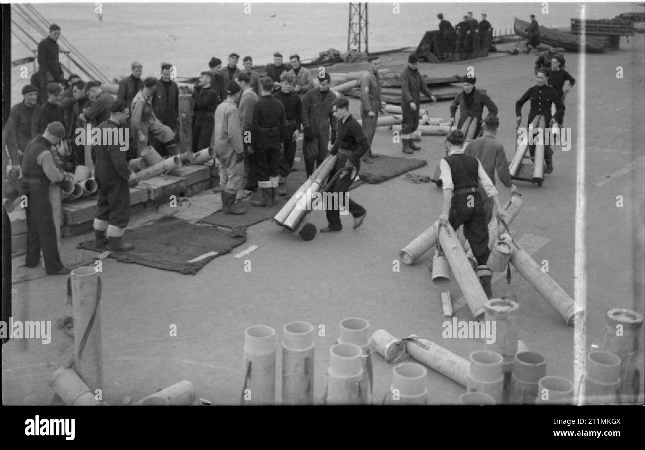 Shell containers hi-res stock photography and images - Alamy