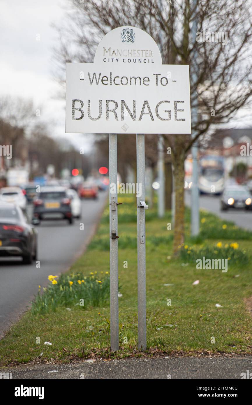 A welcome sign on the A34 Kingsway in Burnage, Manchester Stock Photo ...
