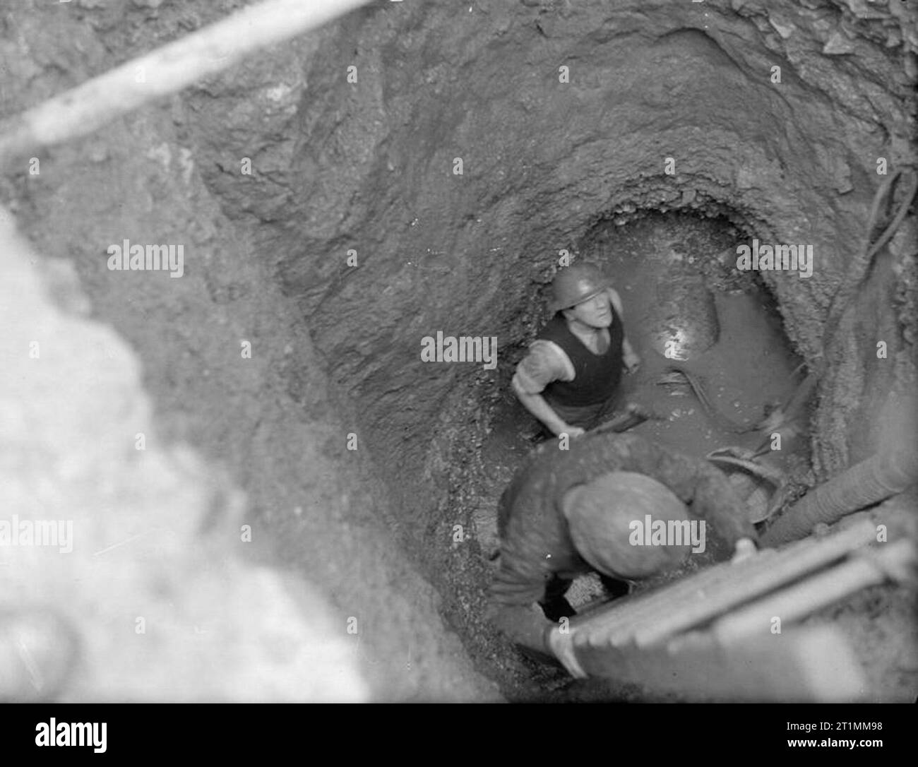 Disposal of 1000 Kg German Bomb. 11 and 12 January 1943, Devonport ...