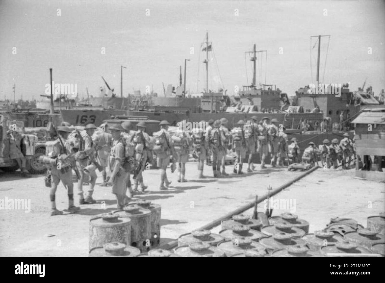 The Royal Navy during the Second World War Troops about to board LSI ...