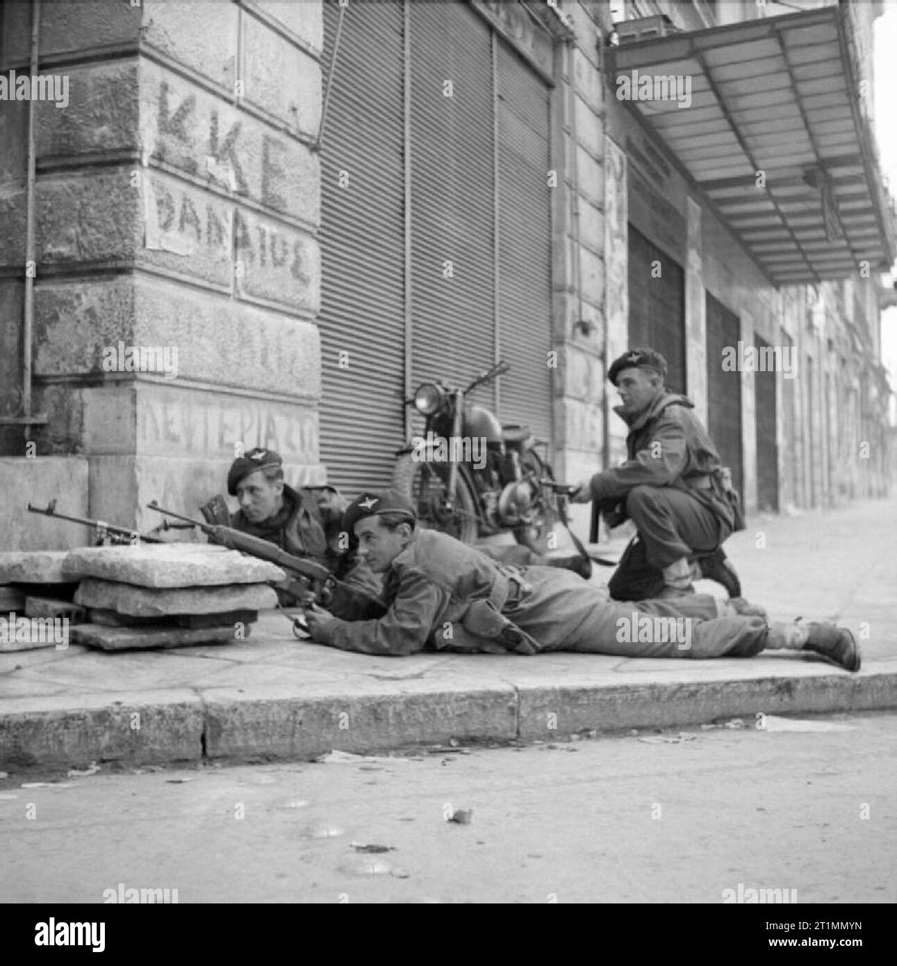 Paras from 5th (Scots) Parachute Battalion, 2nd Parachute Brigade, take ...