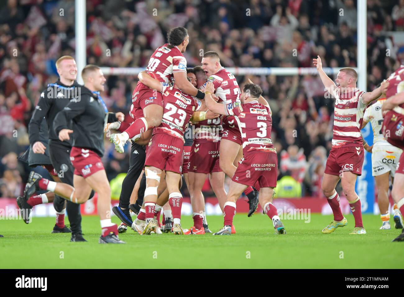 Wigan celebrate winning the Betfred Super League Grand Final match ...