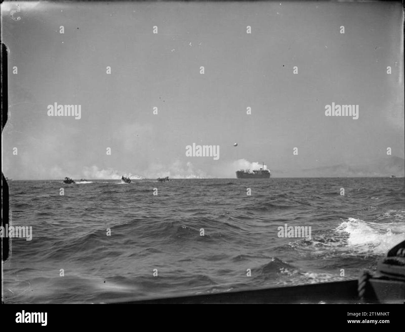 Navy shelling hi-res stock photography and images - Alamy