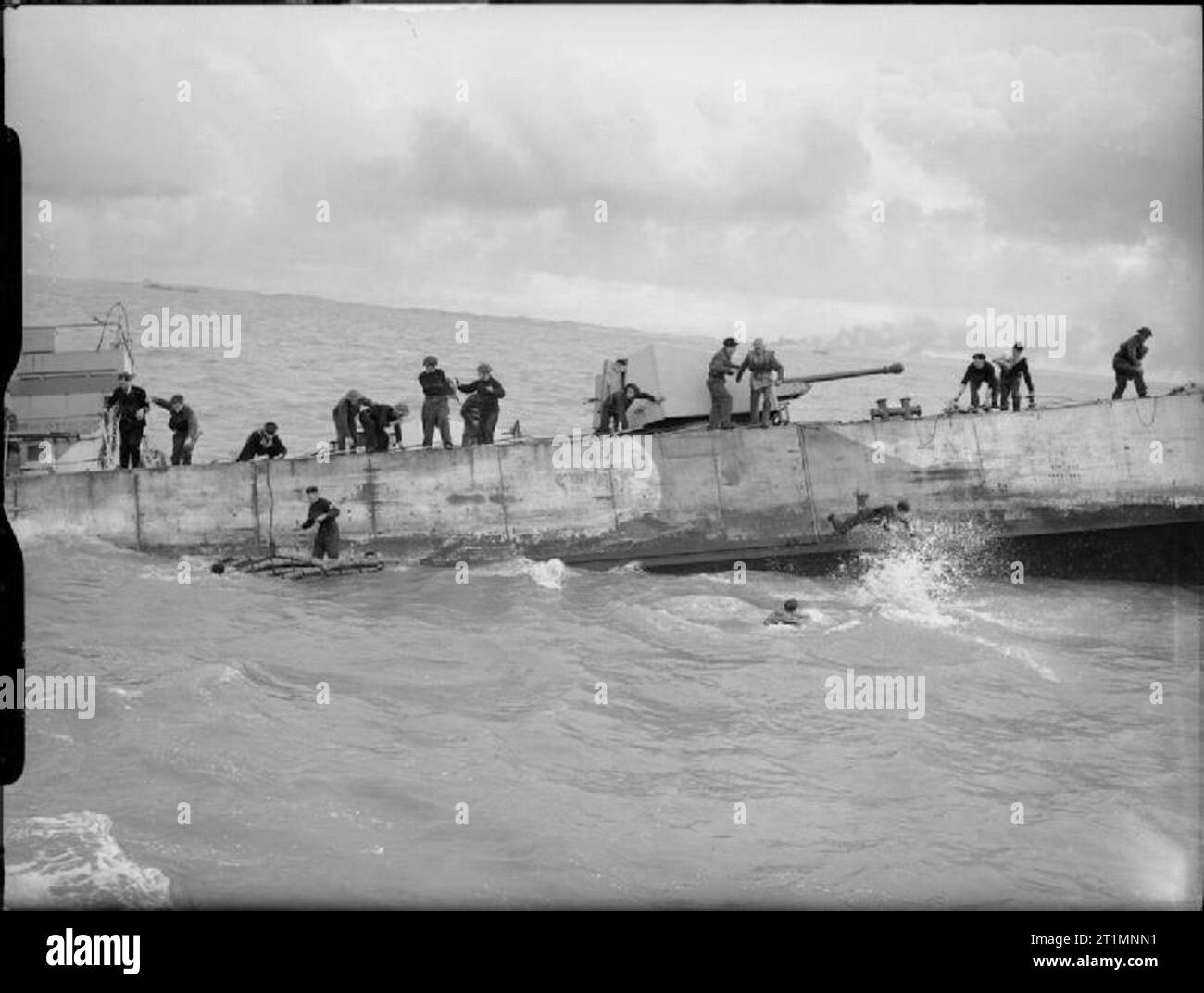 The Royal Navy during the Second World War A landing craft gun (medium ...