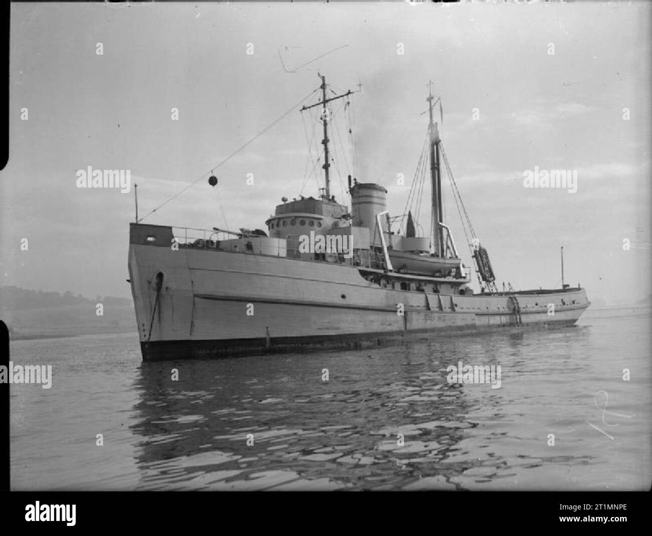 The Royal Navy during the Second World War The tug HMS DIRECTOR at ...