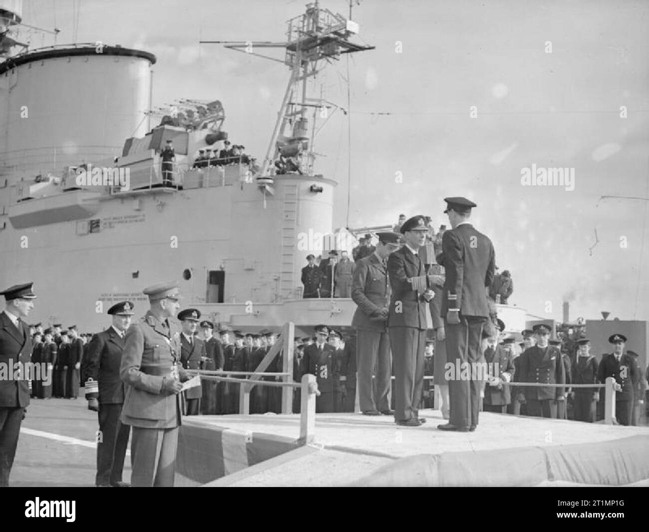 Flight deck radar Black and White Stock Photos & Images - Alamy