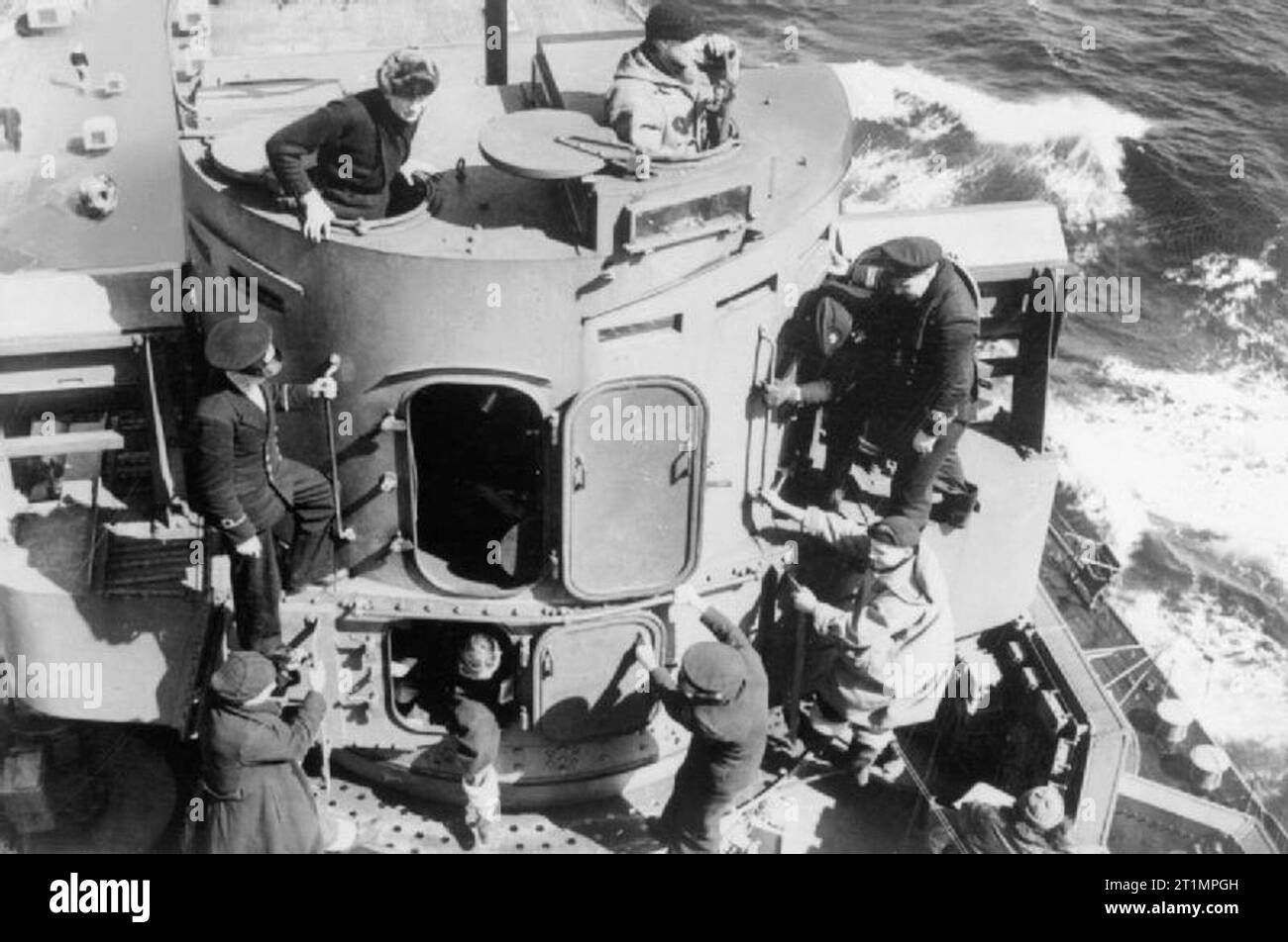 The Royal Navy during the Second World War The crew of a director ...