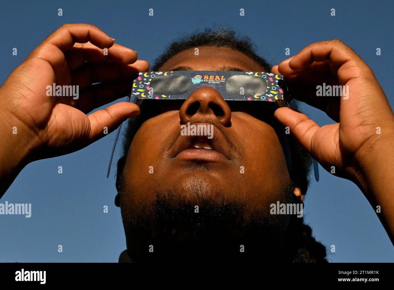 Las Vegas, Nevada, USA. 14th Oct, 2023. A man looks at the sun with ...