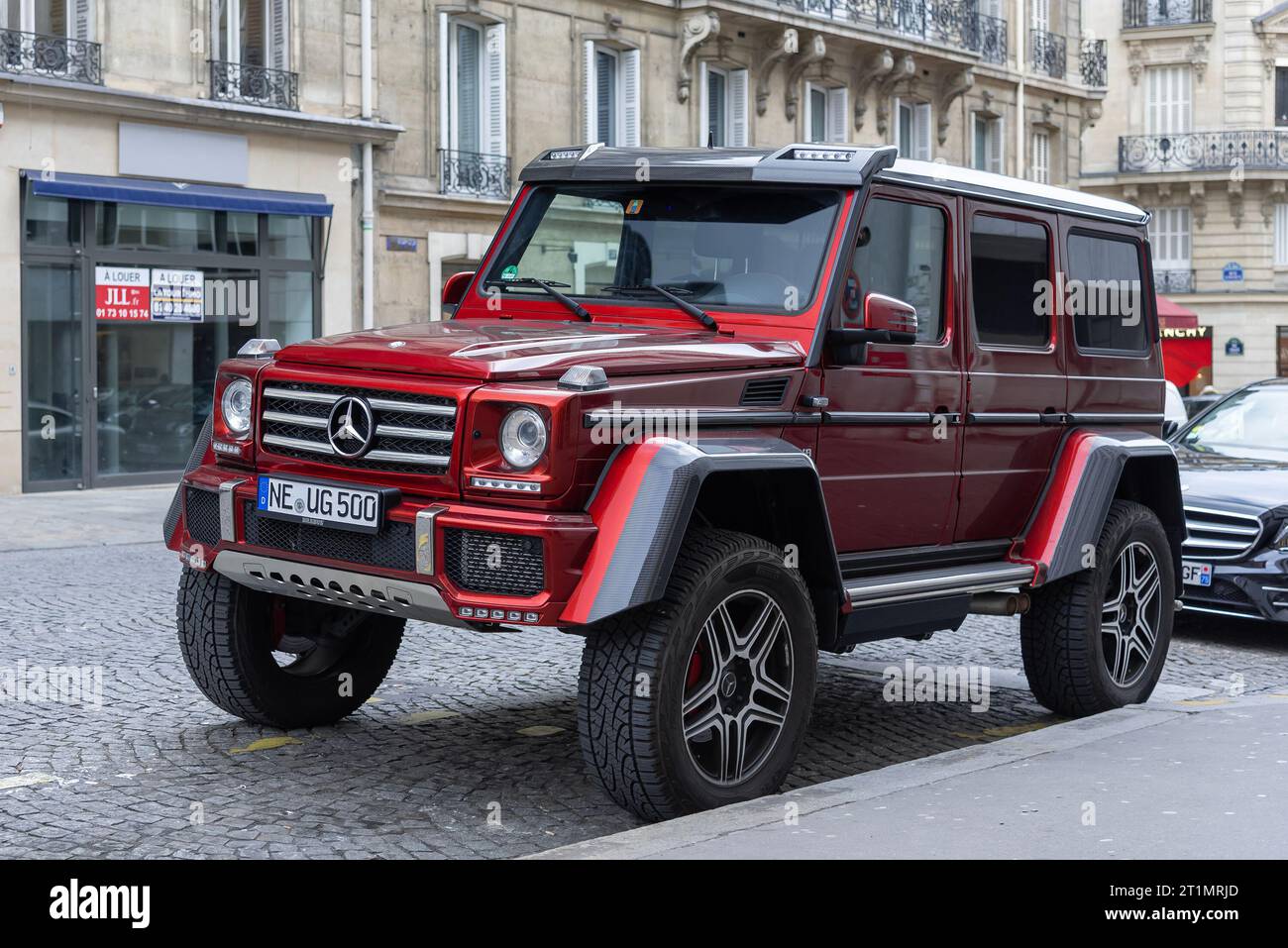 Burgundy mercedes hi-res stock photography and images - Alamy