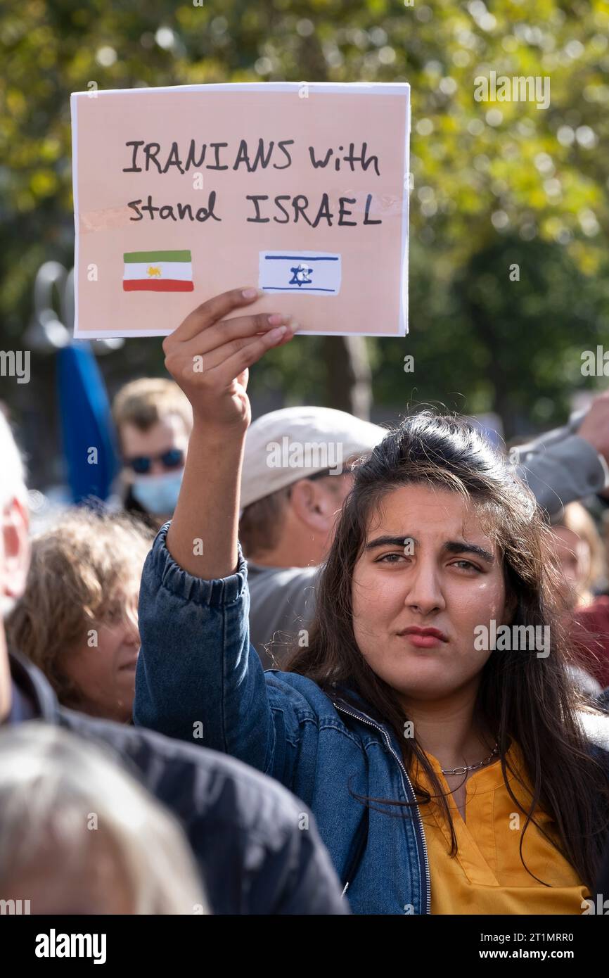 Woman expresses hi-res stock photography and images - Alamy