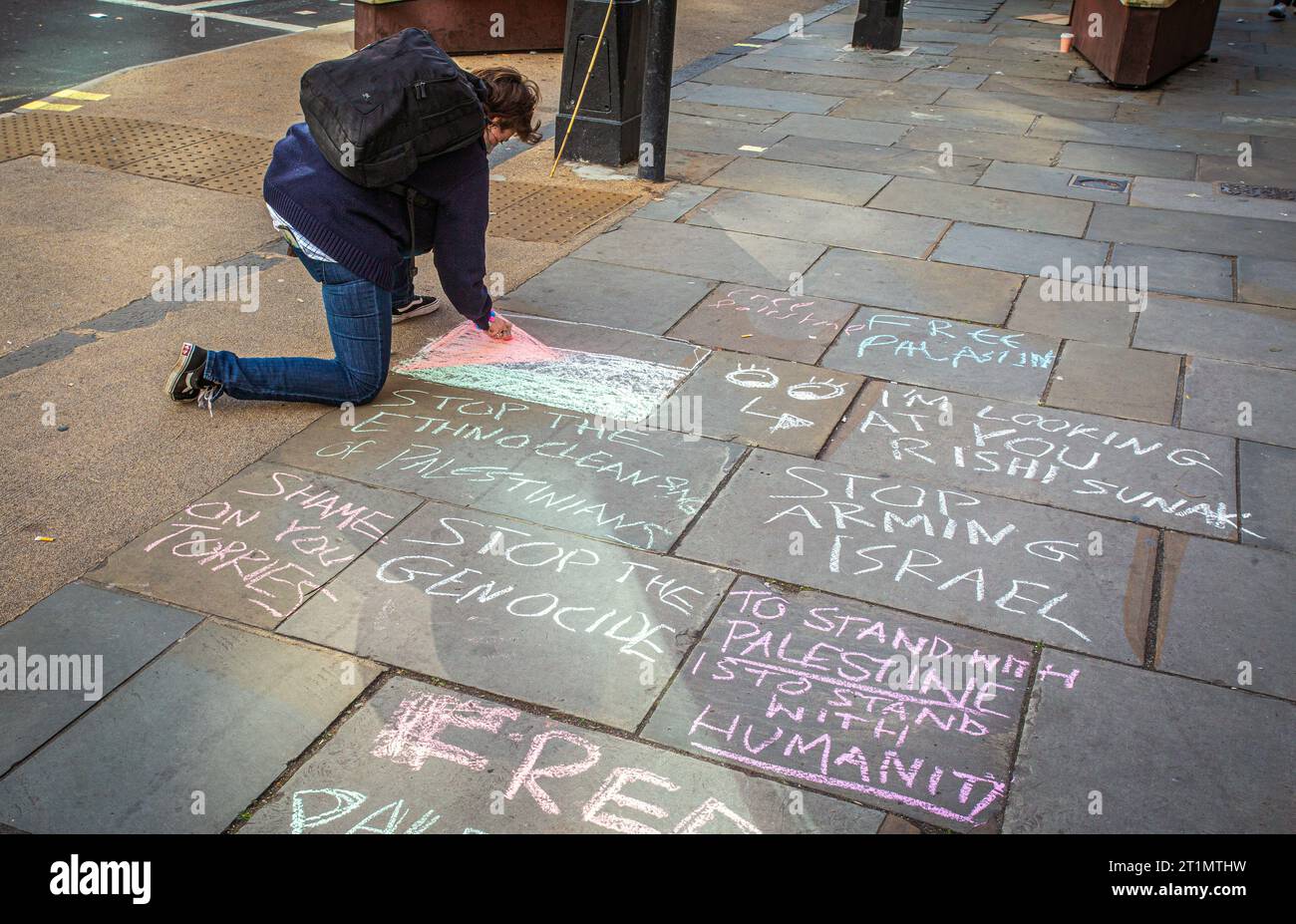 London, England, UK. 14th Oct, 2023.Protester paint the Palestinian ...
