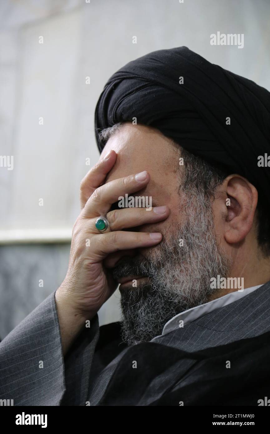 Islamic burial procession hi-res stock photography and images - Alamy