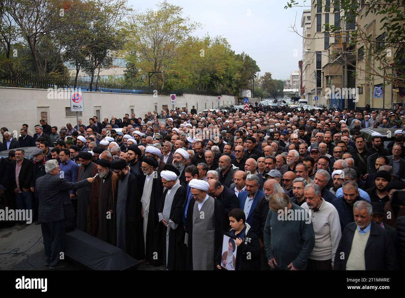 Tehran, Iran. 13th Oct, 2023. Iranian mourners say prayer during a ...