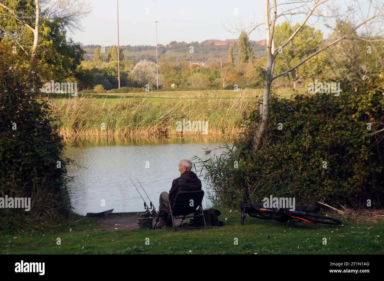 ENGLAND COASTAL PATH, ANGLER, NORTH HARBOUR, LAKESIDE, PORTSMOUTH .PIC ...