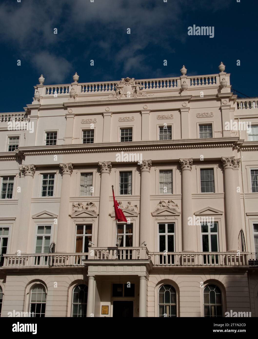 Cream stucco buildings hi-res stock photography and images - Alamy