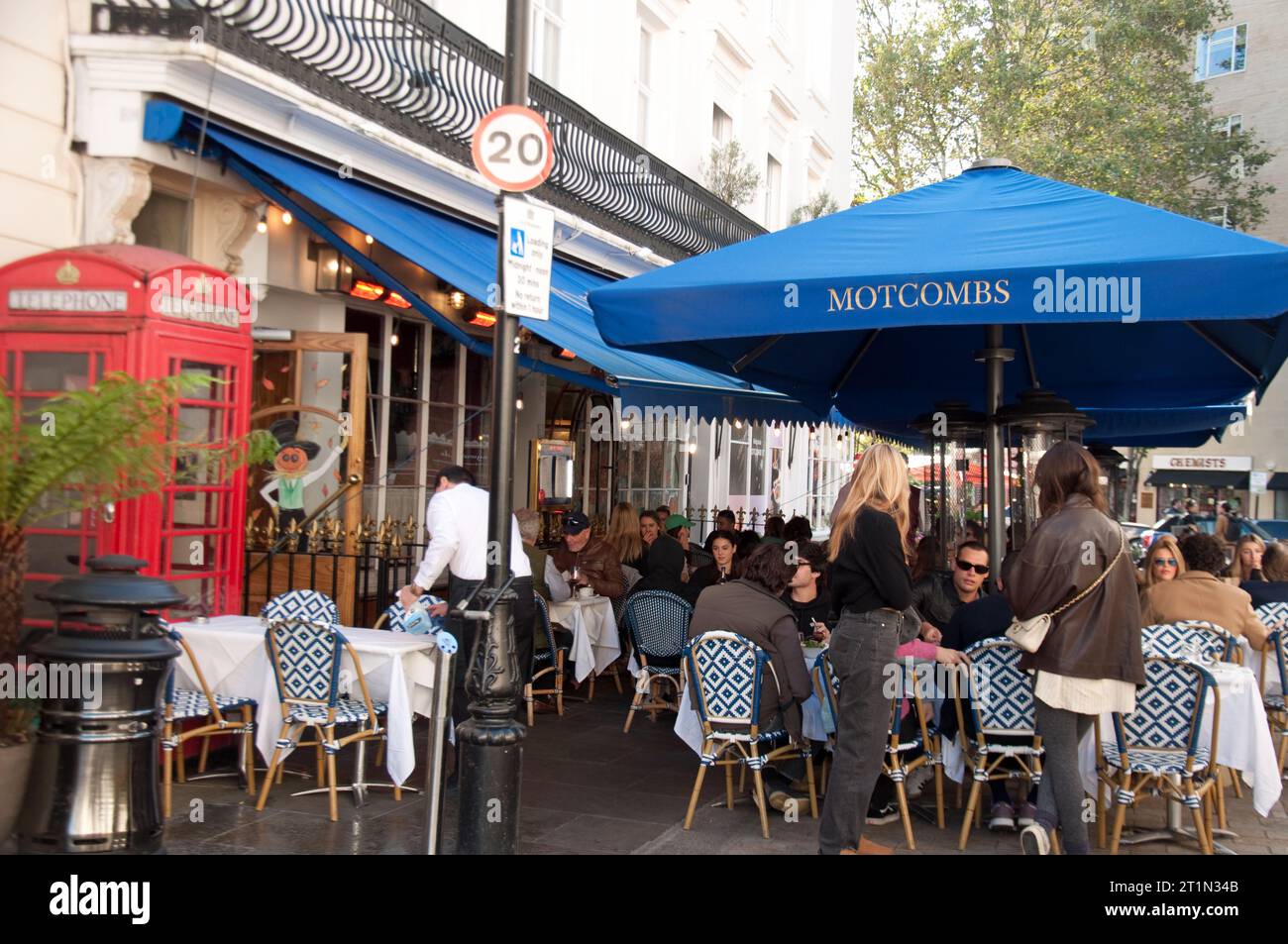 Openair Restaurant, Motcomb Street, Belgravia, London, UK Stock Photo ...