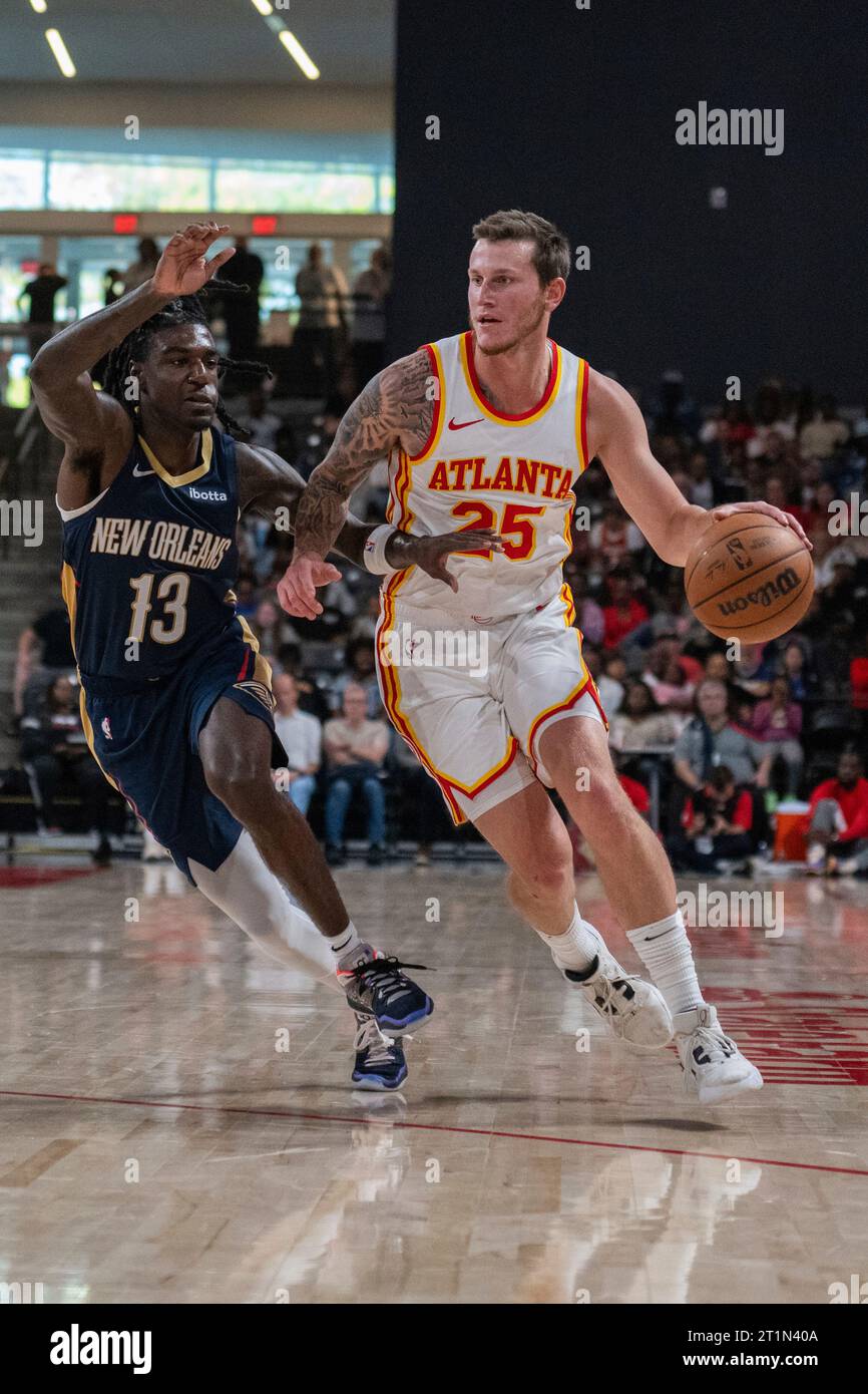 Atlanta Hawks guard Garrison Mathews (25) dribbles against New Orleans ...