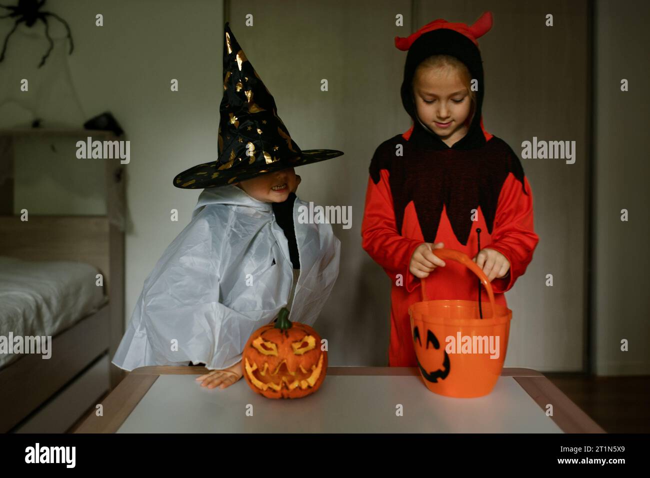 Children dressed as ghost hi-res stock photography and images - Alamy