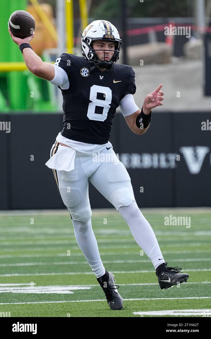 Vanderbilt quarterback Ken Seals (8) looks to throw a pass against ...