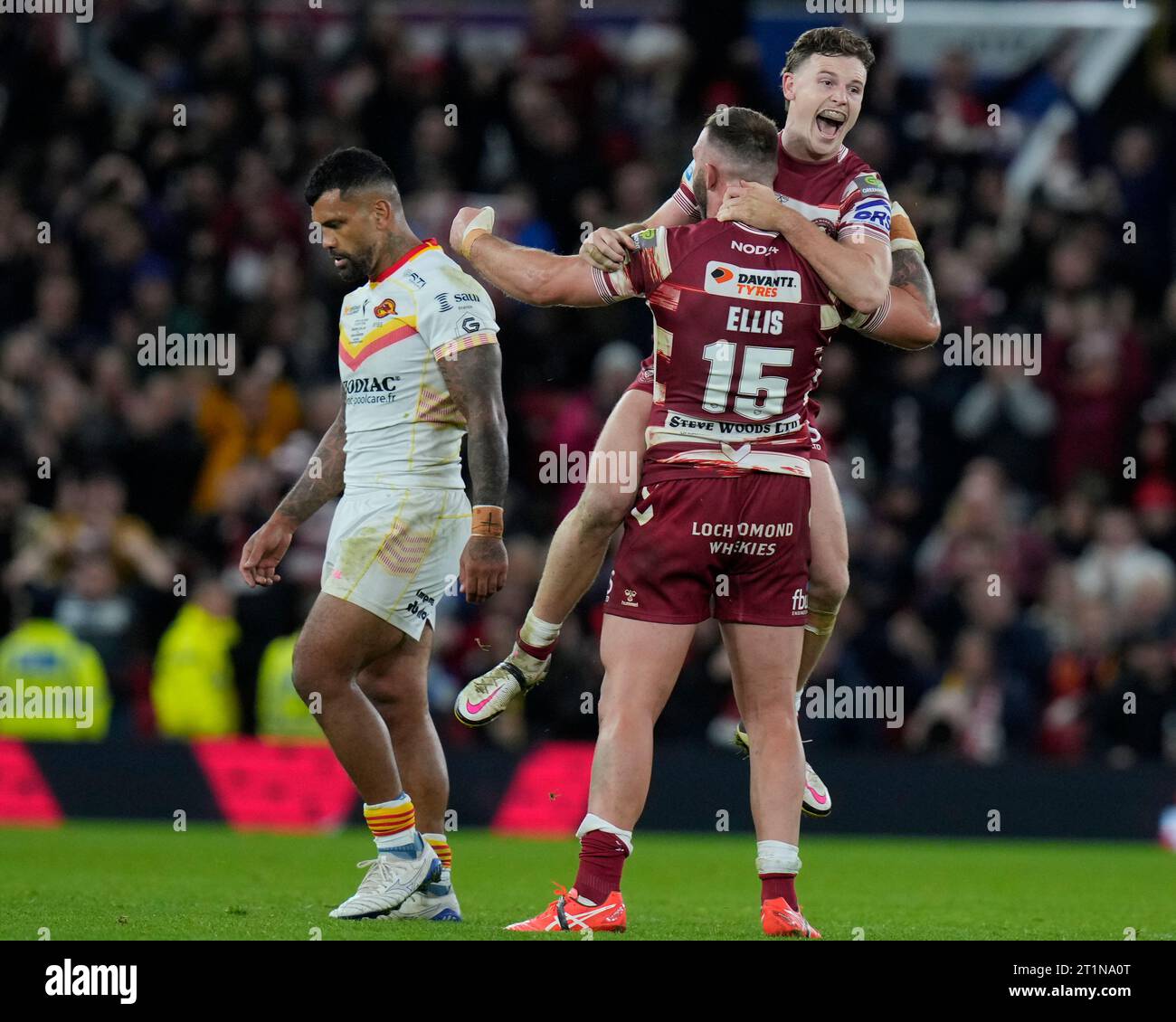 Jai Field #1 of Wigan Warriors celebrates with Kaide Ellis #15 of Wigan ...
