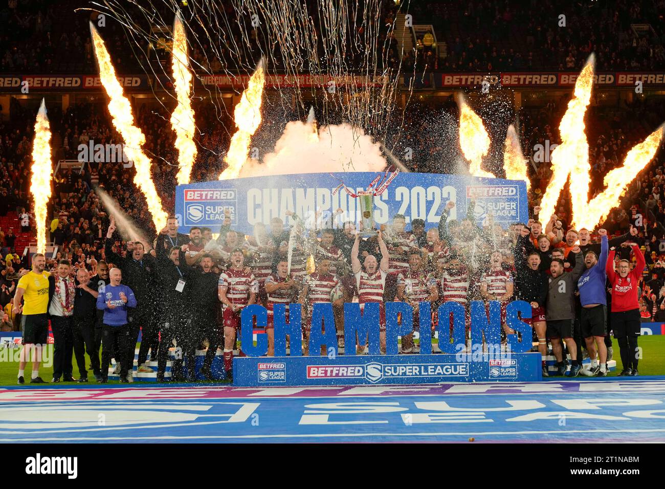 Wigan Warriors players lift the Super League Trophy after the Betfred ...
