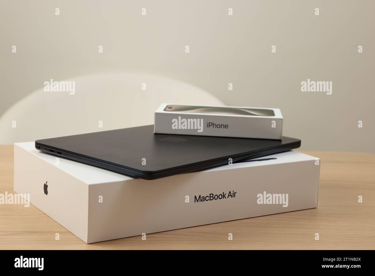 Apple iphone 15 box hi-res stock photography and images - Alamy