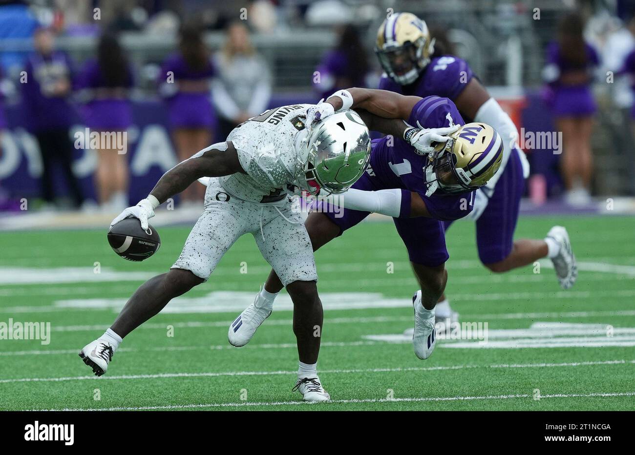 SEATTLE, WA - OCTOBER 14: Oregon Ducks running back Bucky Irving (0 ...