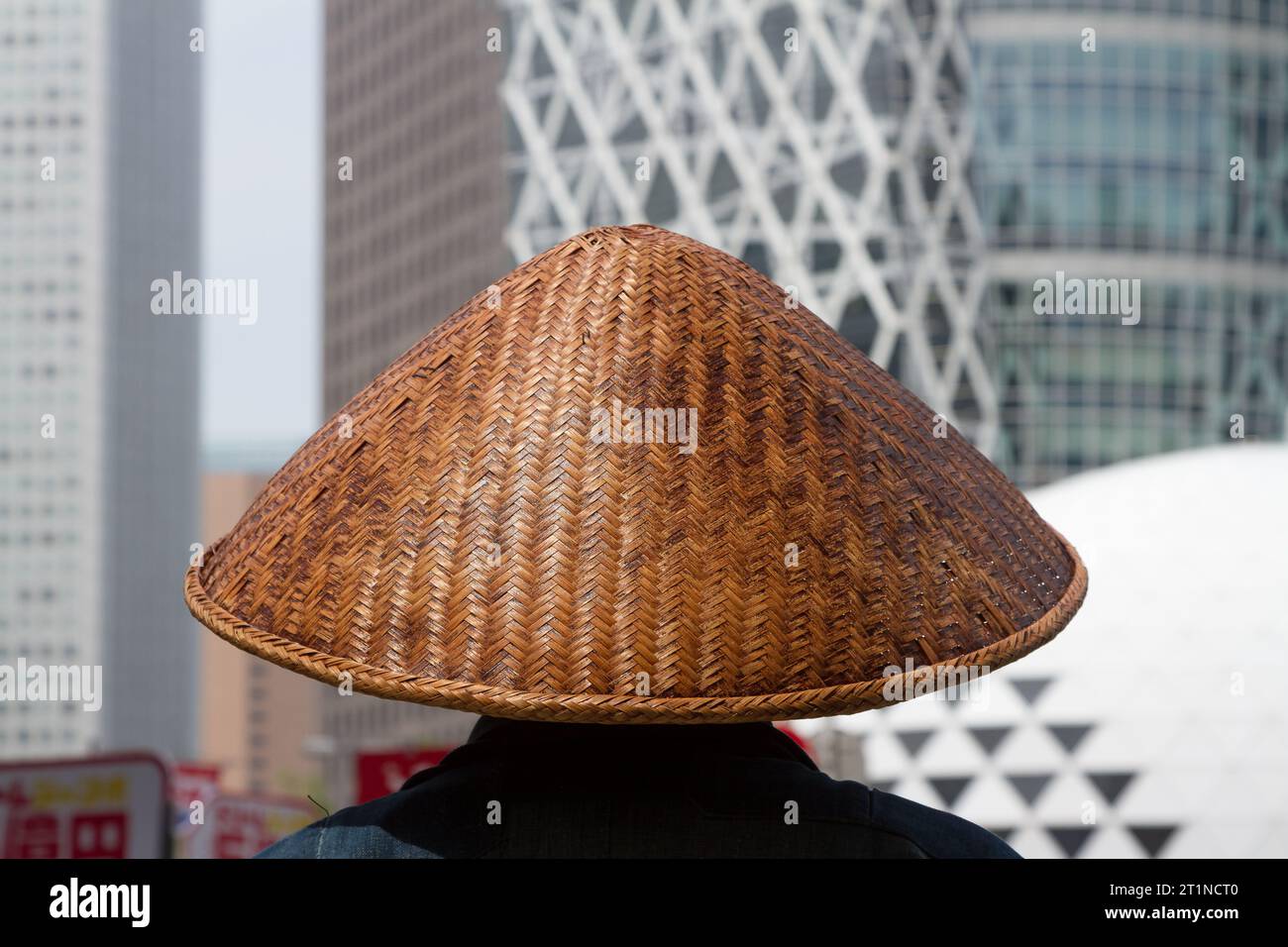 Buddhist takuhatsugasa hat hi-res stock photography and images - Alamy