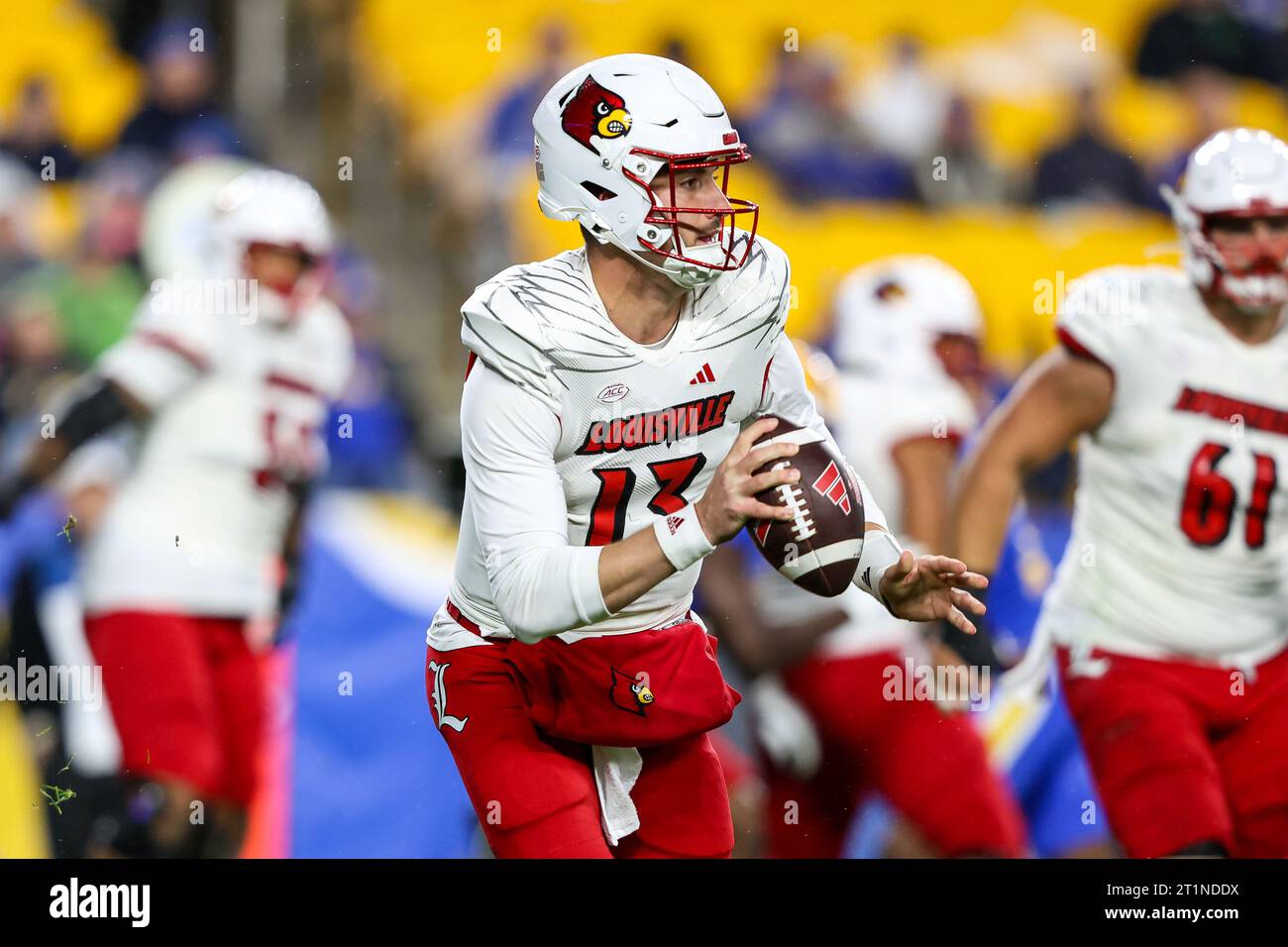 Pittsburgh, Pennsylvania, USA. 14th Oct, 2023. Louisville Cardinals ...